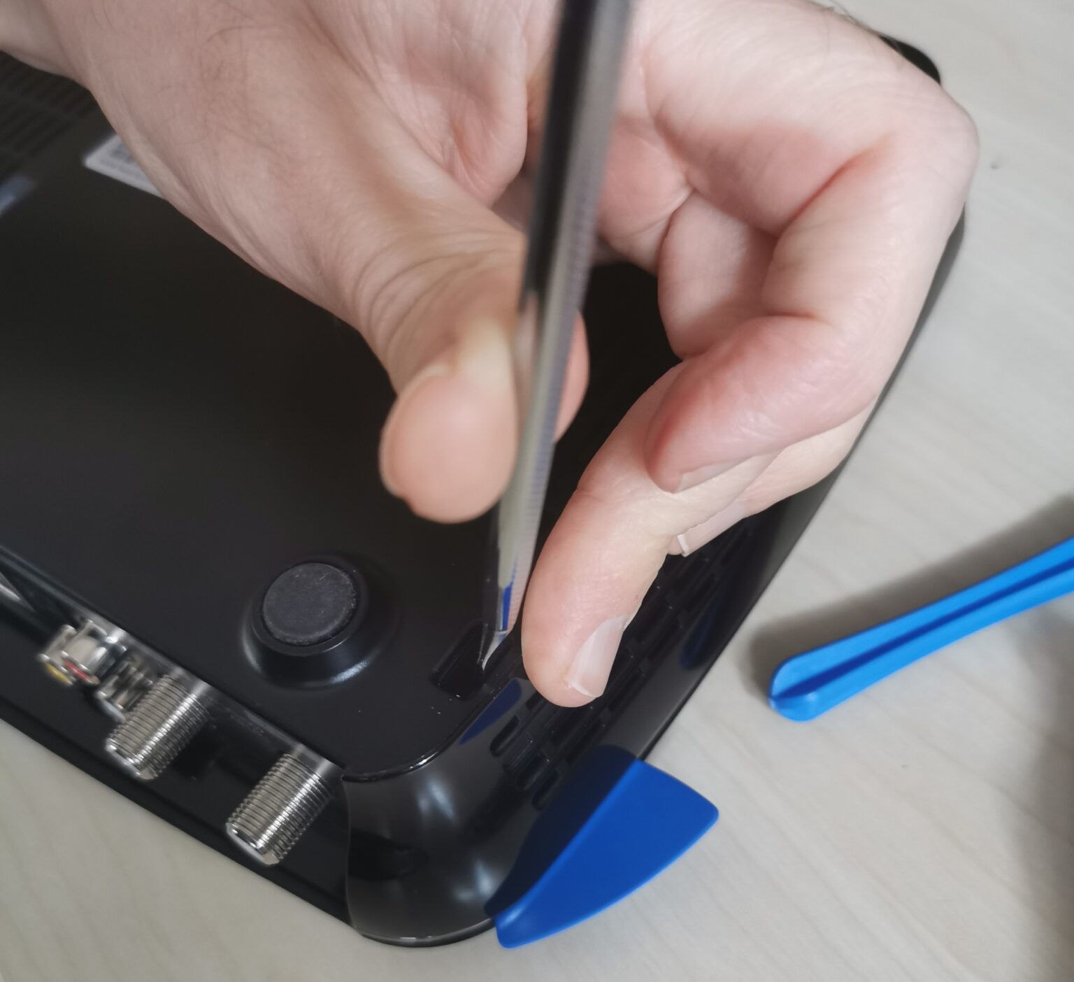 Replacing the hard drive in Freesat box – Repair Café Gosport